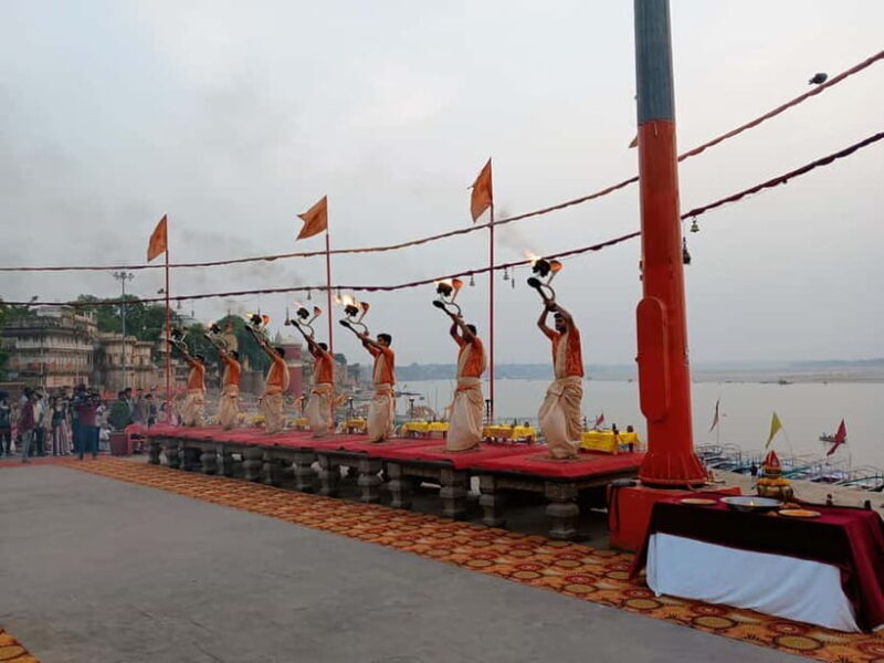 Varanasi Walking Tour:- A walk through the heritage. - Key Points