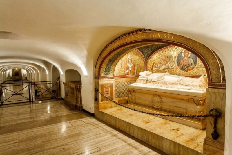 Vatican City: Skip-the-Line Vatican Museums & Sistine Chapel - Navigating the Crowds and the Environment