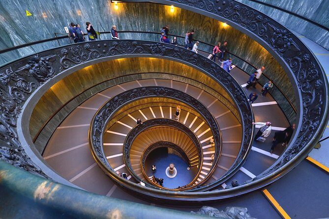 Vatican tour  Vatican Museums and Sistine Chapel guided tour - An In-Depth Look at the Tour Experience