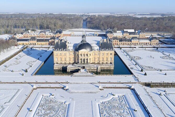 Vaux-le-Vicomte Castle Private Guided Half-Day Tour from Paris - Transportation and Convenience