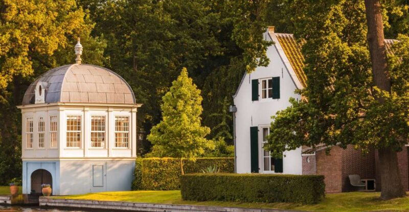 Vecht River: Private Tour sightseeing Cruise with diner - Discovering the Vecht River: An Authentic Dutch Experience