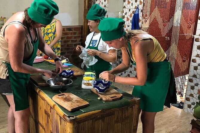 Vegan/Vegetarian Cooking Class with Local Chef in Hoi An - Key Points