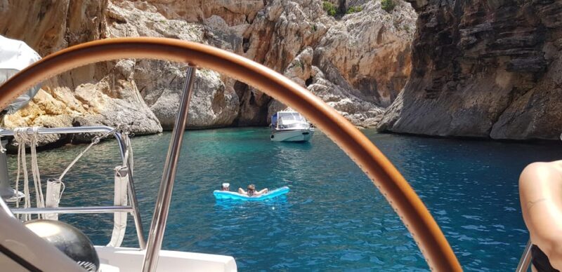 Veleggiata a Cala Goloritzè Gita in barca a vela - The Sum Up