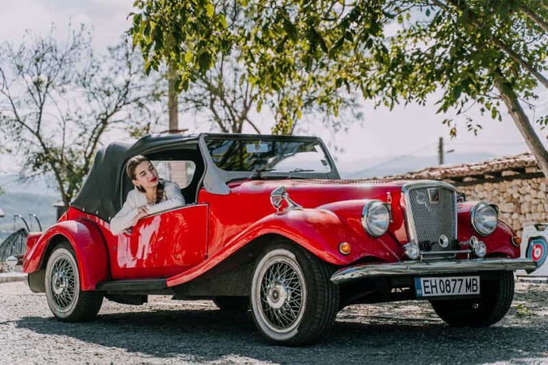 Veliko Tarnovo: Vintage Car Tour with Guide - Key Points