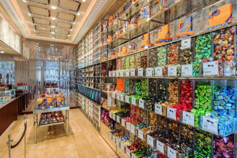 Venchi Gae Aulenti: Chocolate Tasting Experience in Milan - The Experience from Multiple Perspectives