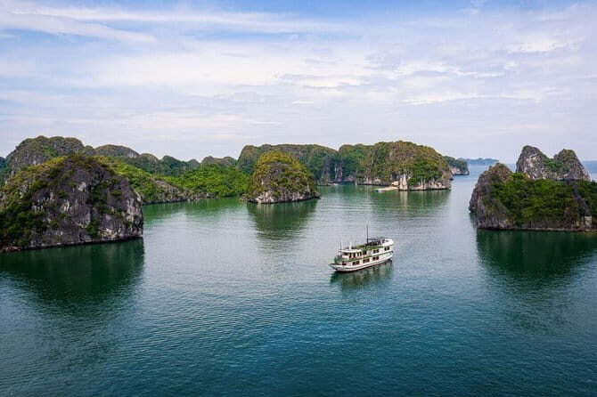 Venezia Cruise: 2 Days/1 Night Tour with Halong & Lan Ha Bay - An In-Depth Look at the Venezia Cruise Experience