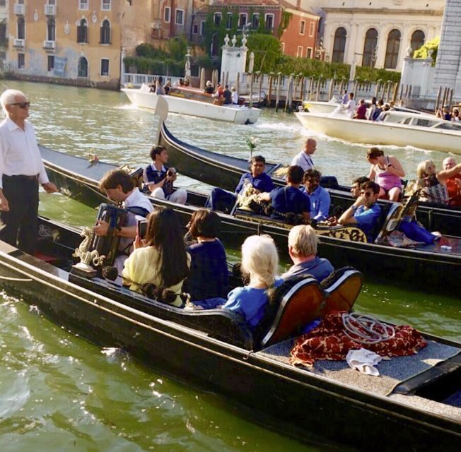 Venice: 30-Minute Gondola Ride on Grand Canal with Serenade - The Experience in Detail