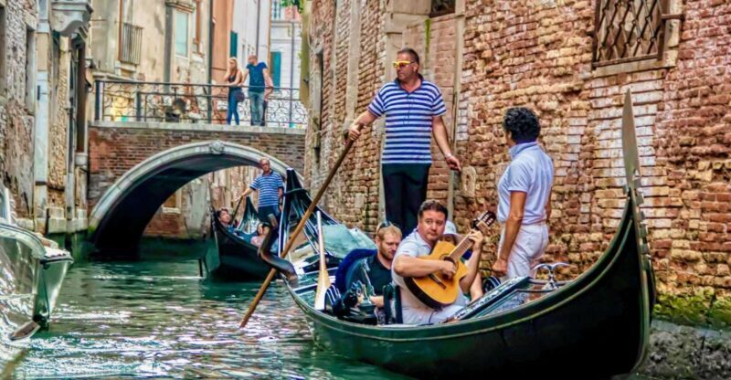 Venice: 30-Minute Gondola Ride on Grand Canal with Serenade - Who Should Book This Tour?