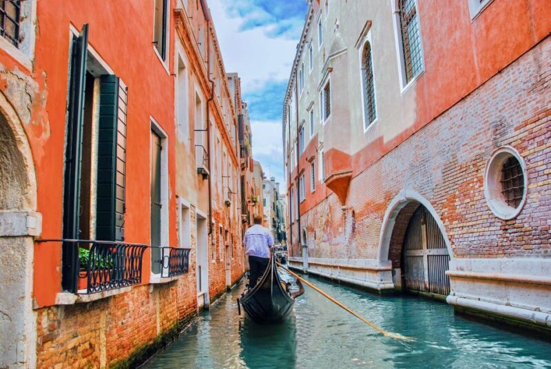 Venice: Basilica and Doge's Palace Tour with Gondola Ride - Key Points