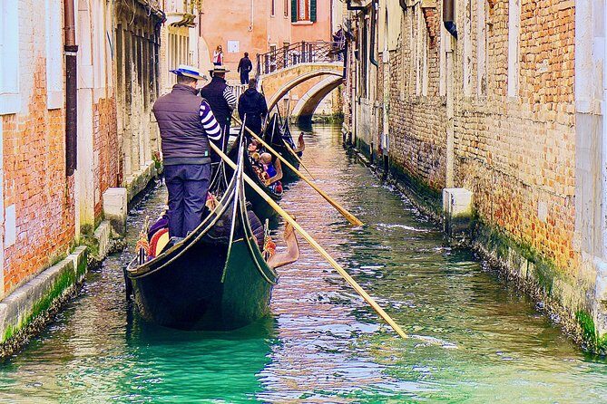 Venice: Classic 30-Minute Gondola Ride Through the Canals - Practical Tips and Considerations