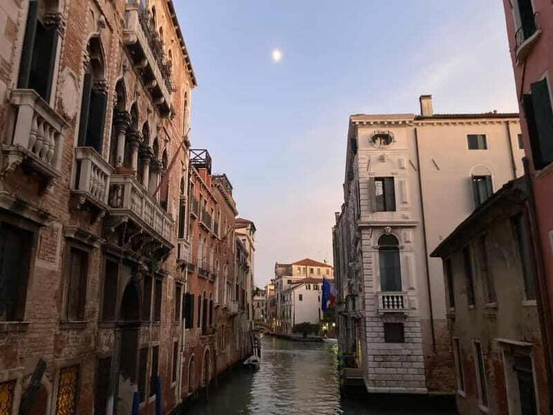 Venice: Crimes, Legends, and Mysteries Sunset Tour - Key Points