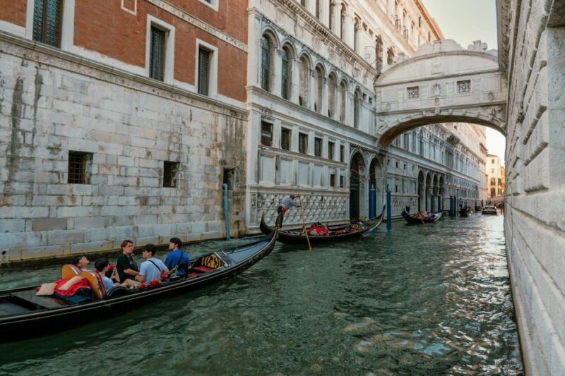 Venice: Doge's Palace and Basilica Tour with Gondola Ride - Key Points