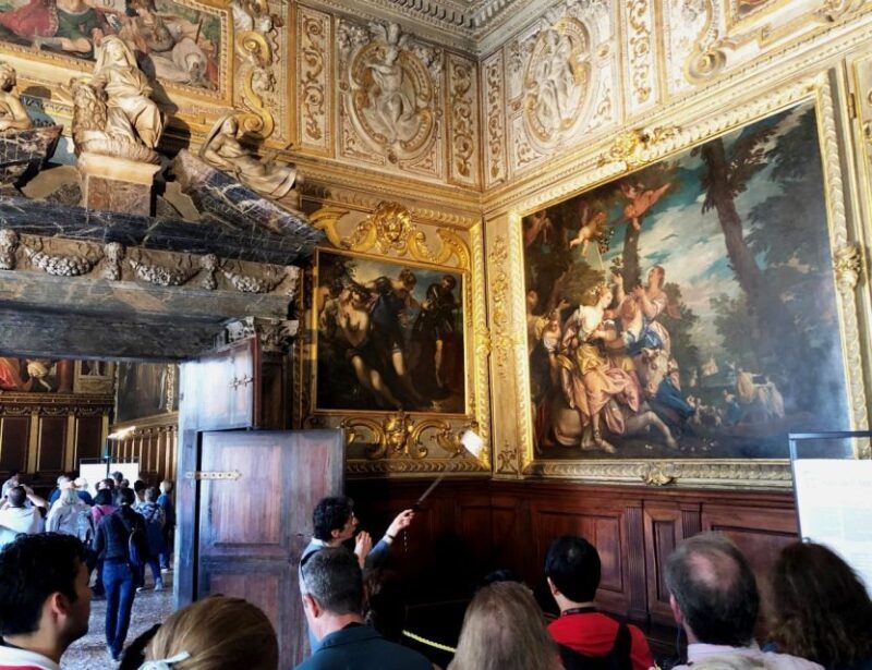 Venice: Doge's Palace Guided-Tour & Gondola Ride - FAQ