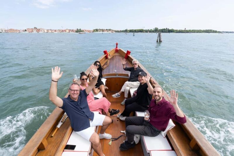 Venice from another point of view: Sightseeing tour in a traditional boat. - What to Expect and How It Feels
