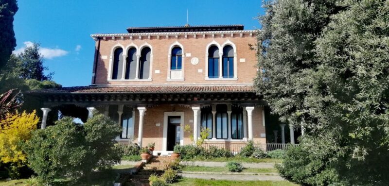 Venice: Giudecca Island Discover Walking Tour - Key Points