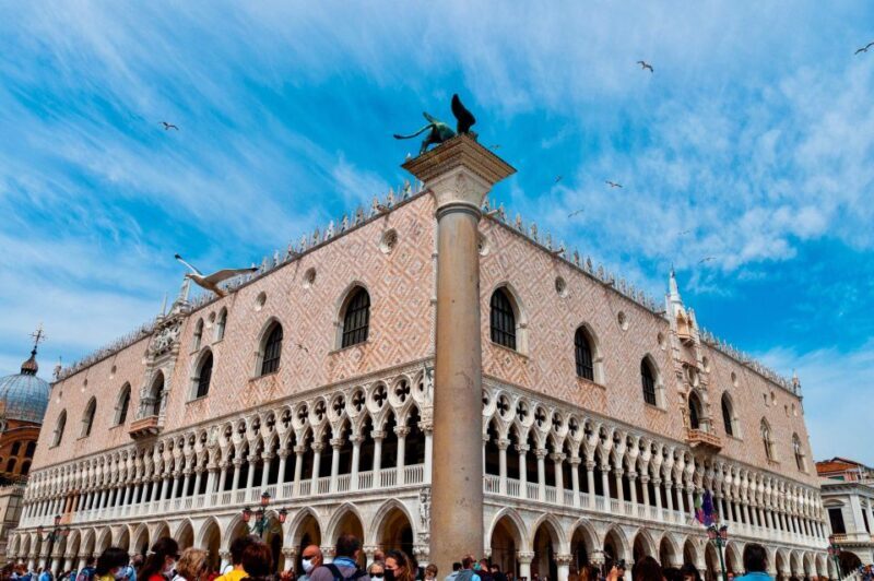 Venice: Gondola Ride and Skip the Line Doge's Palace Tour - Key Points