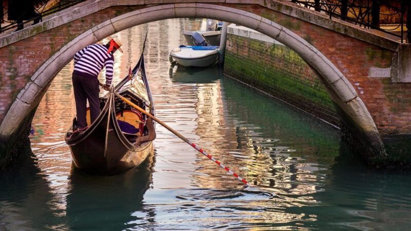 Venice: Gondola Ride & Doge's Palace Guided Tour - Who will love this tour?