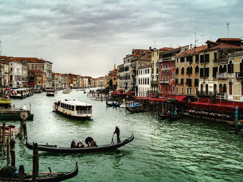 Venice: Gondola tour with live introductory commentary and audio guide - Breaking Down the Experience