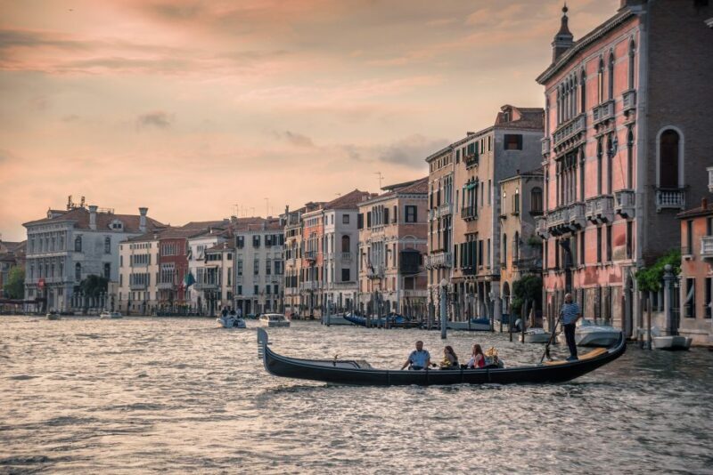 Venice: Grand Canal by Gondola with Live Commentary - FAQs