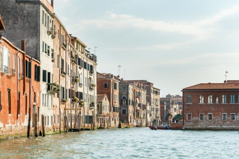 Venice: Grand Canal Private Boat Trip - Authenticity and the Viewing Experience