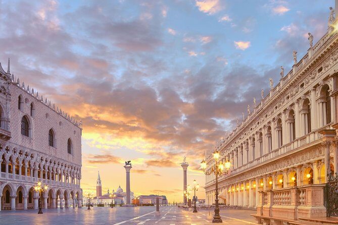 Venice Hidden Gems and Secrets Tour with a Local in Small Group - An In-Depth Look at the Tour