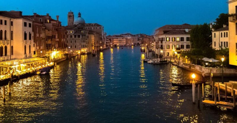 Venice: Highlights and Hidden Gems Night Walking Tour - An Evening in Venice: What This Tour Offers