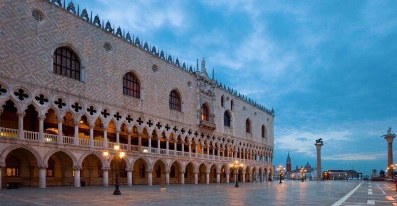 Venice: Highlights with Local Private Walking Tour & Gondola - A Deep Dive into the Experience