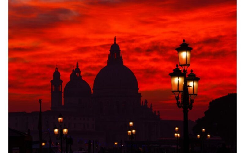 Venice: Mysterious Tales of Ghosts and Murders - A Detailed Look at the Tour Experience