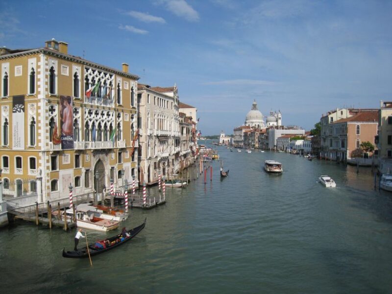 Venice: Private 2-Hour Walking Tour - Authentic Venetian Sights and Hidden Gems