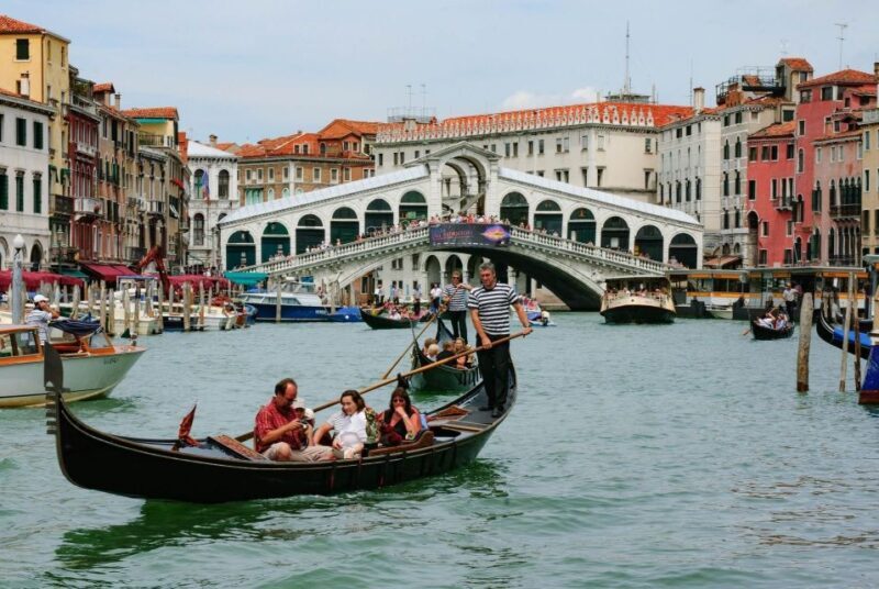Venice: Private Gondola Cruise for up to 5 Passengers - FAQ