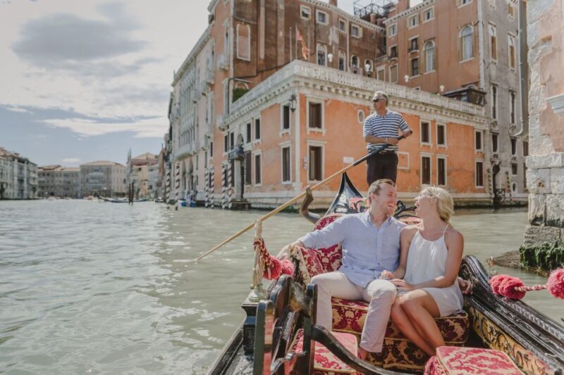 Venice: Private Gondola Ride with Photo Shoot - An In-Depth Look at the Experience
