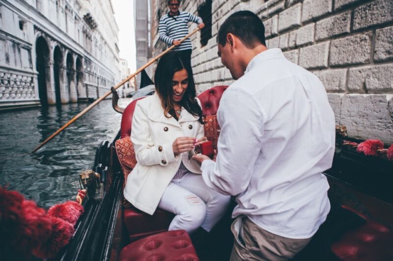 Venice: Private Gondola Ride with Professional Photographer - Key Points