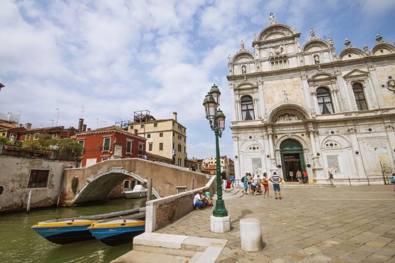 Venice: Private Guided Walking Tour - Walking the Streets of Venice