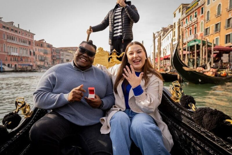 Venice: Private Photoshoot In Gondola - Key Points