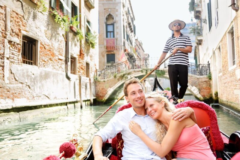 Venice: Romantic Gondola tour and Dinner for two - Price & Value Analysis