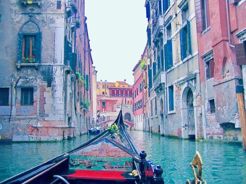 Venice: Romantic Gondola tour and Dinner for two - FAQ