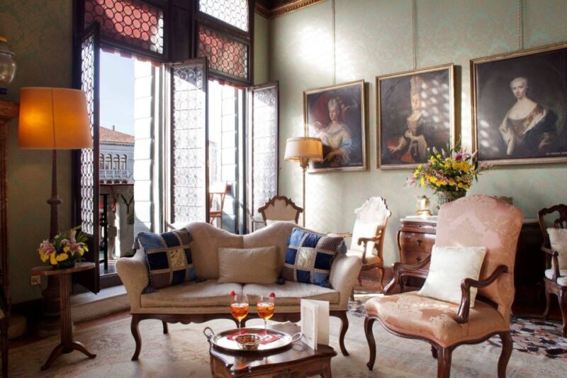 Venice: Romantic Palace Dinner and Private Gondola Ride - Key Points