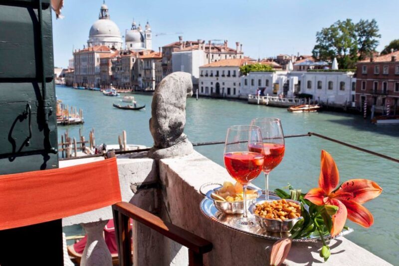 Venice: Romantic Palace Dinner and Private Gondola Ride - Practical Details and Considerations