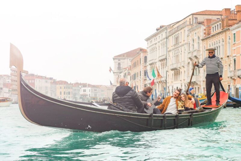 Venice: Shared Gondola Ride and Serenade - Key Points