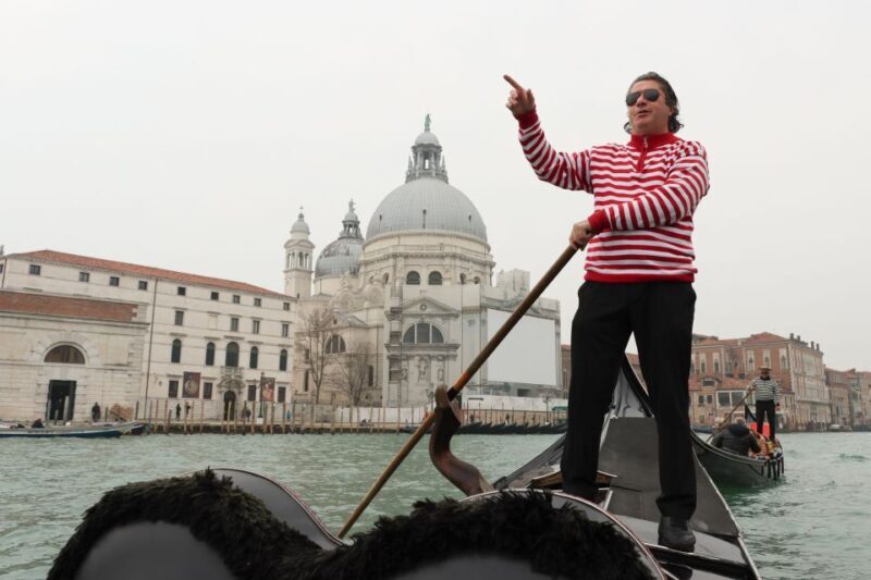 Venice: Shared Gondola Ride and Serenade - An In-Depth Look at the Gondola Serenade Tour