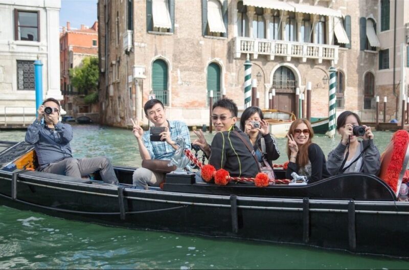 Venice: Shared Gondola Ride - An In-Depth Look at the Venice Gondola Ride