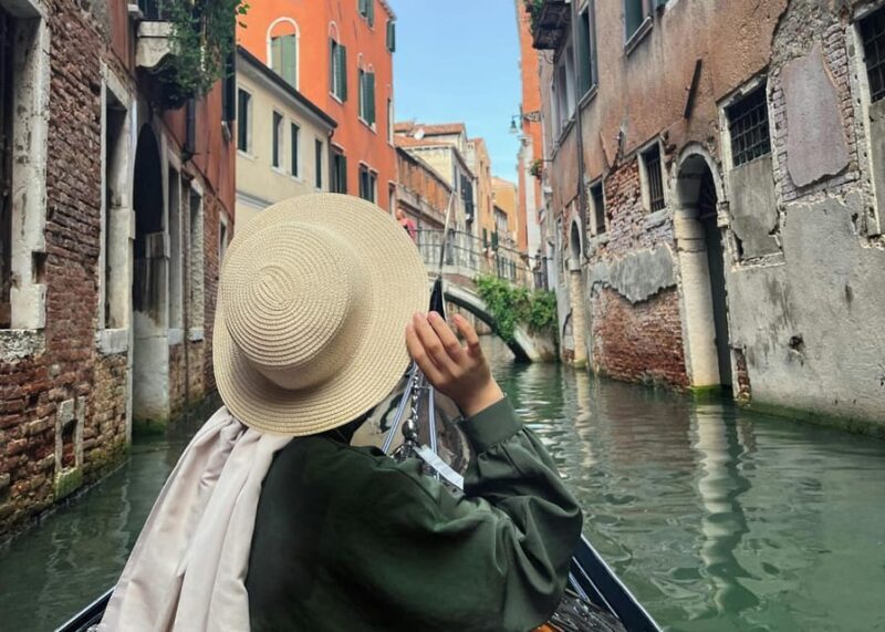 Venice: Shared Gondola Through breathtaking Bridge of Sighs - A Deep Dive into the Experience