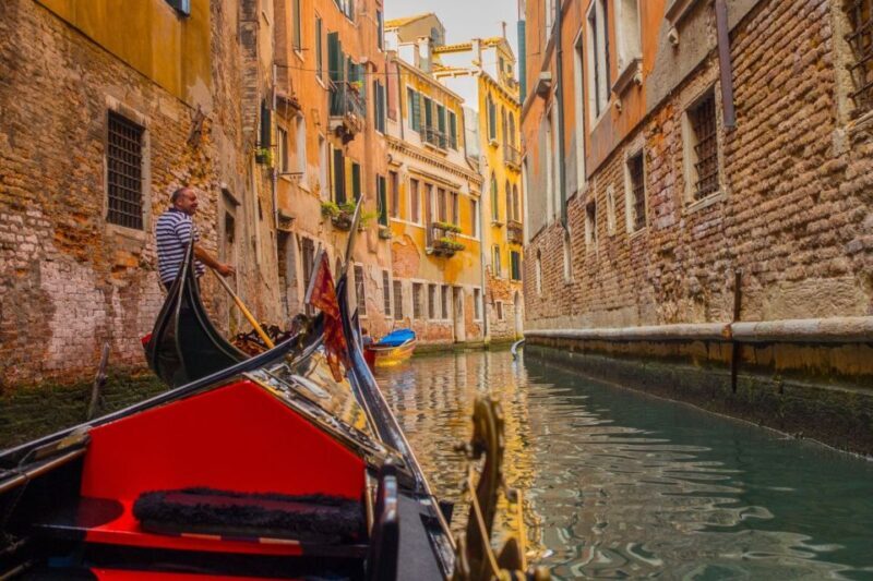 Venice: Shared Gondola Tour - FAQs