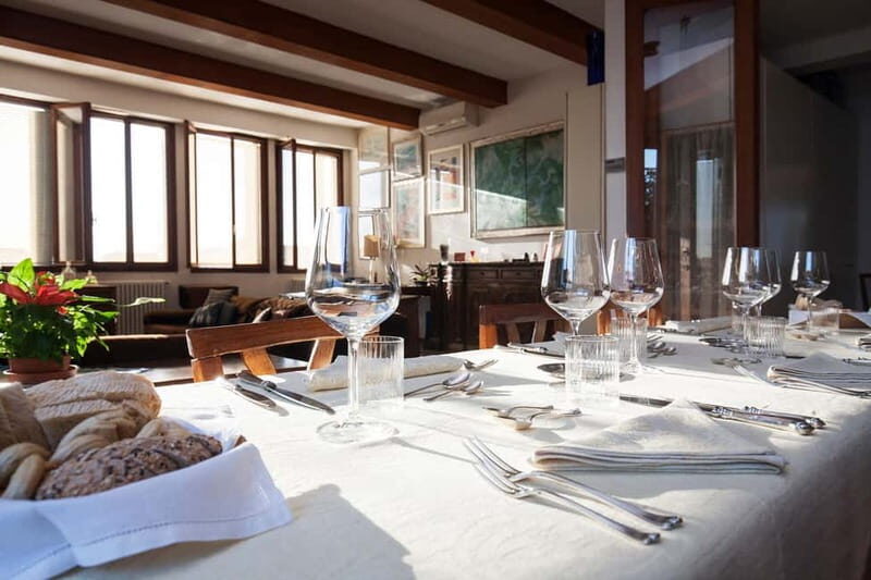 Venice: Social Gourmet Dinner Experience - Key Points