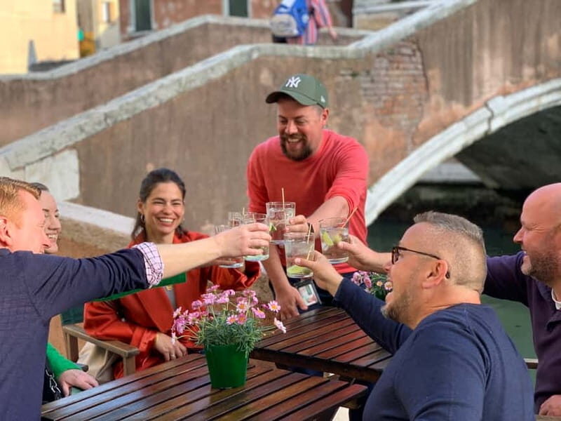 Venice: Spritz Walking Tour with 4 Spritzes and Local Tapas - Who Should Book This Tour?