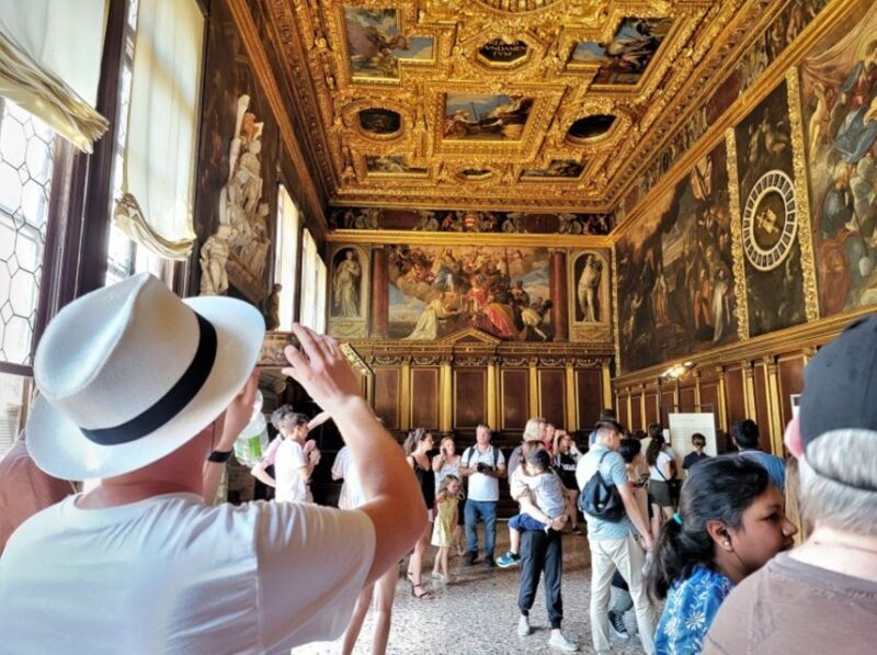 Venice: St Mark's, Doge's Palace, Murano & Burano Day Tour - Visiting Murano: Glass-Blowing and Artistry