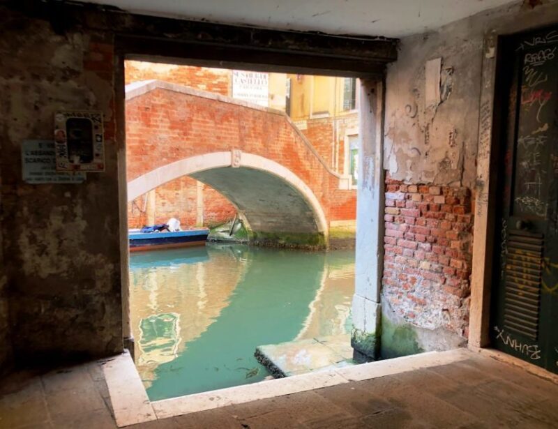 Venice: St. Mark's, Walking Tour and Gondola Combo - Key Points