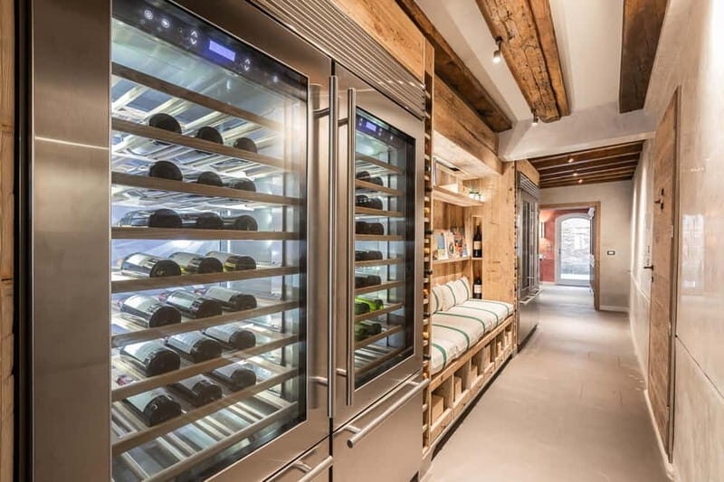 Venice: Wine Tasting of 3-4 Bottles with Seasonal Appetizers - Key Points