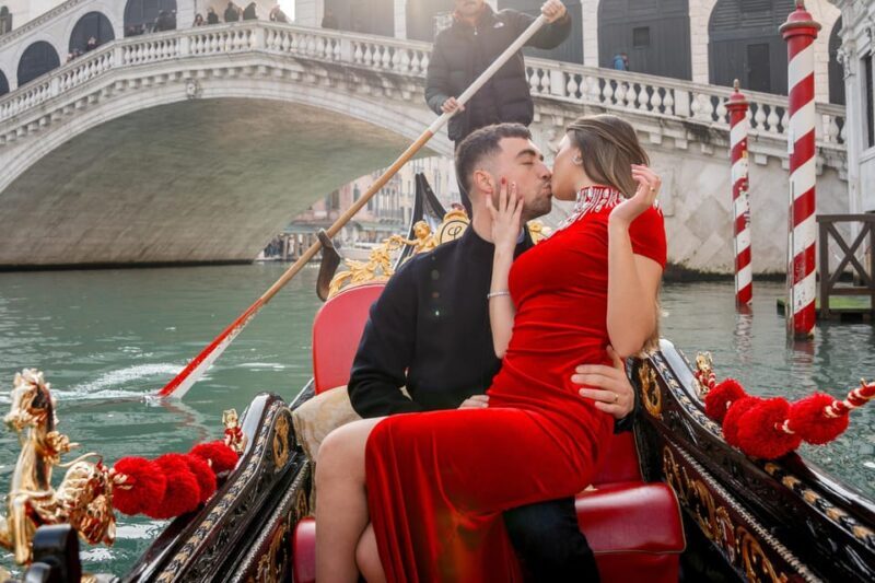 Venice With Professional Photographer - Who Will Love This Experience?