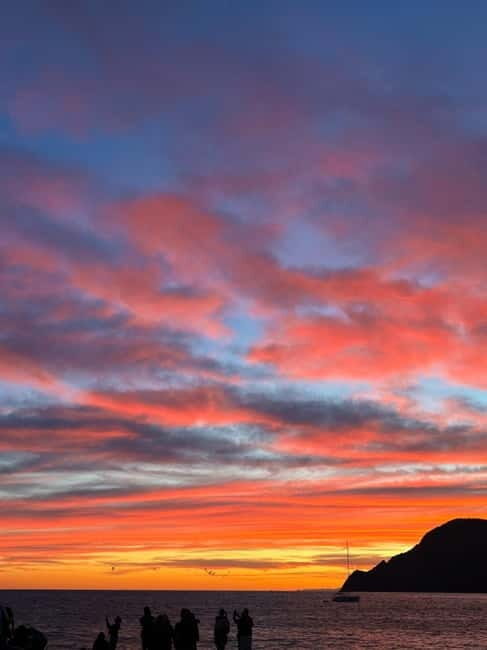 Vernazza: Cinque Terre sunset private boat tour w/ aperitivo - What Is the Vernazza: Cinque Terre Sunset Private Boat Tour?